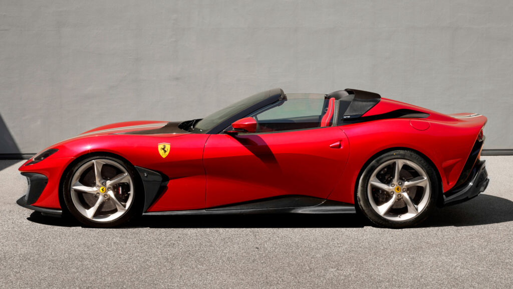 La Ferrari torna al classico con la one-off SP51 - Veloce
