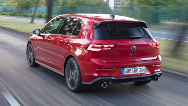 Listino Volkswagen Golf R32 - prezzo - scheda tecnica - velocità - Veloce